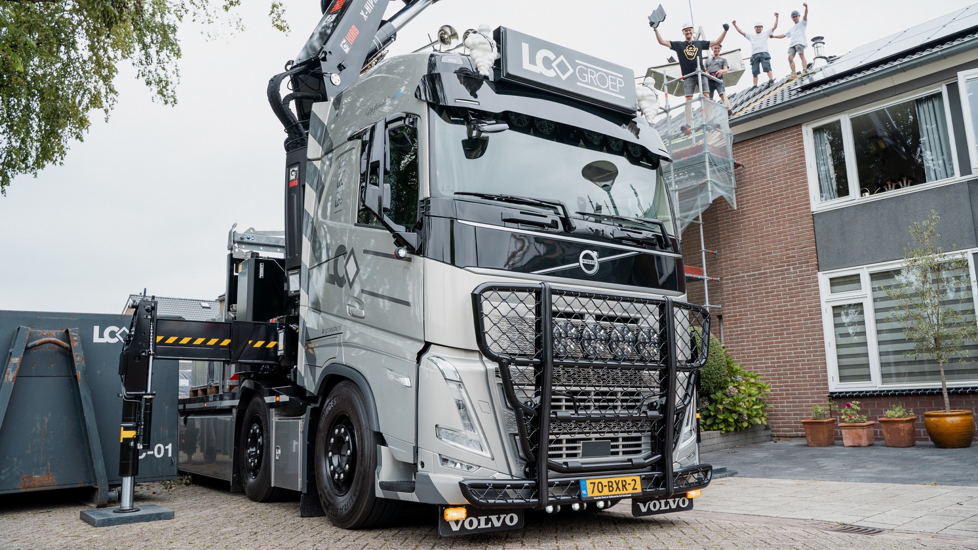 Dakpannen gooien én vervoeren - Martijn Kuipers